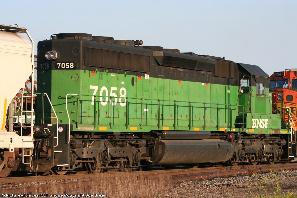 BNSF 7058